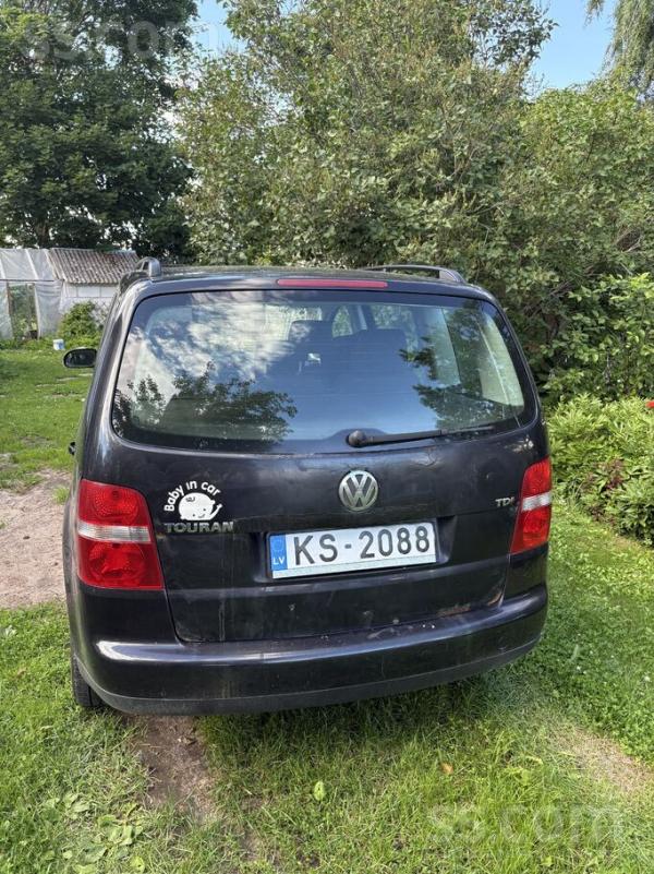 Black Volkswagen Touran 2004 in Tukums, with an engine capacity of 1.90 L and mileage of 278 thousand km for 650 €, photo 3 on AUTOMOTO.COM.LV
