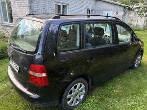 Black Volkswagen Touran 2004 in Tukums, with an engine capacity of 1.90 L and mileage of 278 thousand km for 650 €, photo 5 on AUTOMOTO.COM.LV