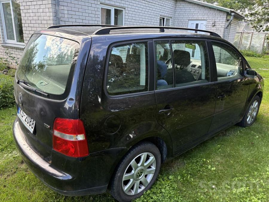 Black Volkswagen Touran 2004 in Tukums, with an engine capacity of 1.90 L and mileage of 278 thousand km for 650 €, photo 5 on AUTOMOTO.COM.LV