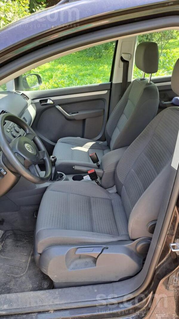 Black Volkswagen Touran 2004 in Tukums, with an engine capacity of 1.90 L and mileage of 278 thousand km for 650 €, photo 5 on AUTOMOTO.COM.LV