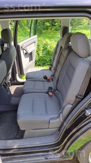 Black Volkswagen Touran 2004 in Tukums, with an engine capacity of 1.90 L and mileage of 278 thousand km for 650 €, photo 7 on AUTOMOTO.COM.LV