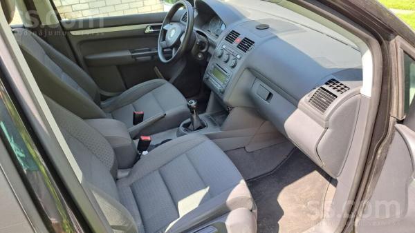 Black Volkswagen Touran 2004 in Tukums, with an engine capacity of 1.90 L and mileage of 278 thousand km for 650 €, photo 7 on AUTOMOTO.COM.LV