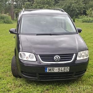 Melns Volkswagen Touran 2004 Rēzekne, ar dzinēja tilpumu 1.90 L un nobraukumu 304 tūkst. km par 1700 €, foto  vietnē AUTOMOTO.COM.LV