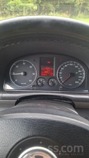 Melns Volkswagen Touran 2004 Rēzekne, ar dzinēja tilpumu 1.90 L un nobraukumu 304 tūkst. km par 1700 €, foto 4 vietnē AUTOMOTO.COM.LV