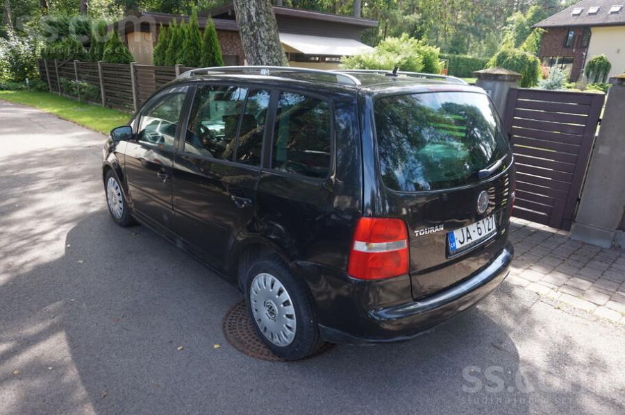 Melns Volkswagen Touran 2004 Jūrmala, ar dzinēja tilpumu 2.00 L un nobraukumu 373 tūkst. km par 799 €, foto 5 vietnē AUTOMOTO.COM.LV