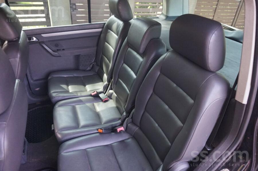Melns Volkswagen Touran 2004 Jūrmala, ar dzinēja tilpumu 2.00 L un nobraukumu 373 tūkst. km par 799 €, foto 15 vietnē AUTOMOTO.COM.LV