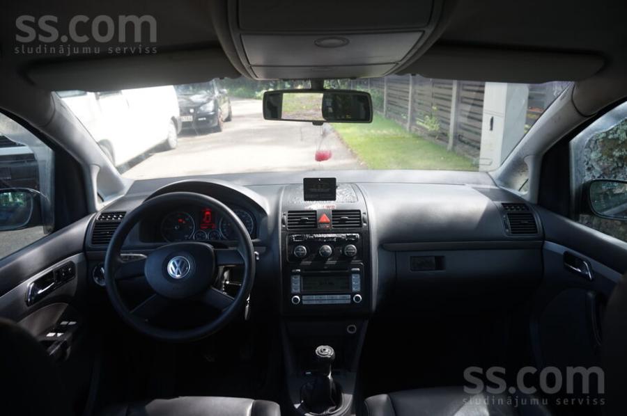 Melns Volkswagen Touran 2004 Jūrmala, ar dzinēja tilpumu 2.00 L un nobraukumu 373 tūkst. km par 799 €, foto 16 vietnē AUTOMOTO.COM.LV