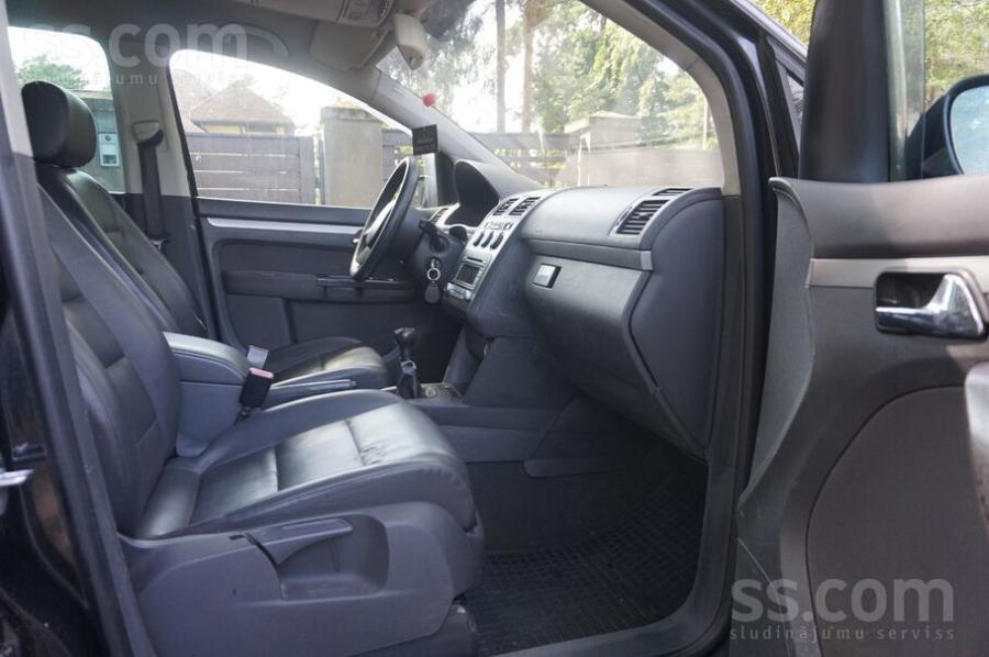 Melns Volkswagen Touran 2004 Jūrmala, ar dzinēja tilpumu 2.00 L un nobraukumu 373 tūkst. km par 799 €, foto 17 vietnē AUTOMOTO.COM.LV