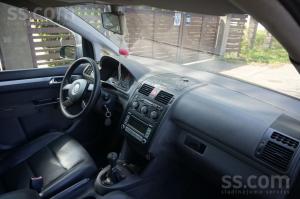 Melns Volkswagen Touran 2004 Jūrmala, ar dzinēja tilpumu 2.00 L un nobraukumu 373 tūkst. km par 799 €, foto 18 vietnē AUTOMOTO.COM.LV