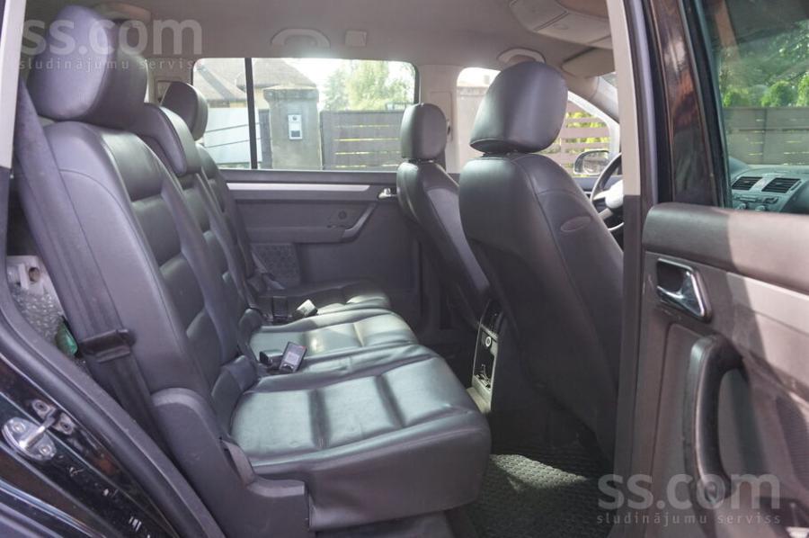Melns Volkswagen Touran 2004 Jūrmala, ar dzinēja tilpumu 2.00 L un nobraukumu 373 tūkst. km par 799 €, foto 19 vietnē AUTOMOTO.COM.LV