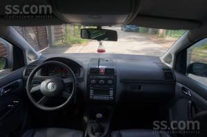 Melns Volkswagen Touran 2004 Jūrmala, ar dzinēja tilpumu 2.00 L un nobraukumu 373 tūkst. km par 799 €, foto 20 vietnē AUTOMOTO.COM.LV
