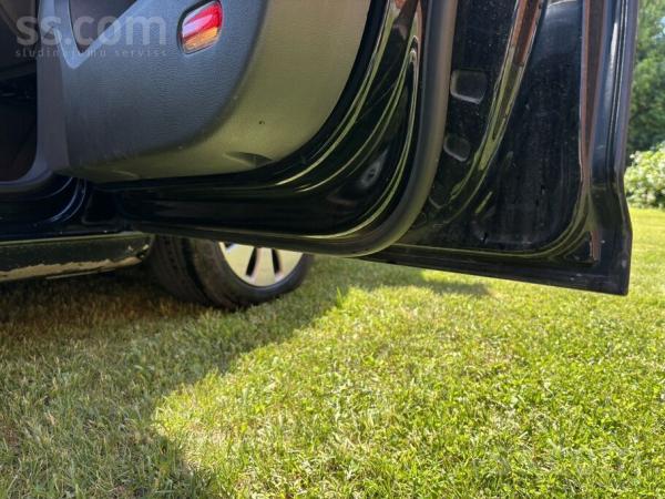 Melns Volkswagen Touran 2004 Liepāja, ar dzinēja tilpumu 1.60 L un nobraukumu 227 tūkst. km par 2200 €, foto 7 vietnē AUTOMOTO.COM.LV