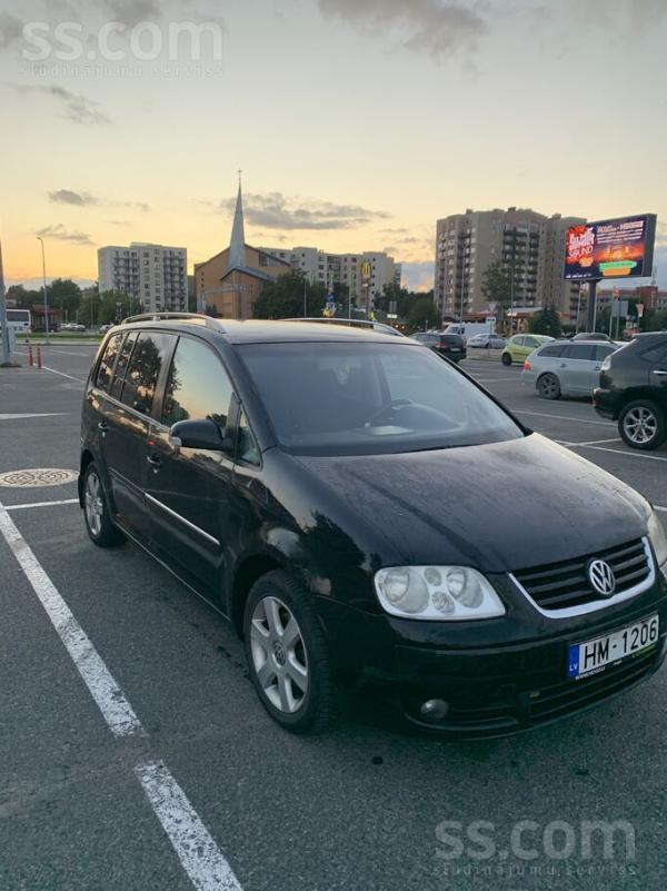 Melns Volkswagen Touran 2004 Rīga, ar dzinēja tilpumu 2.00 L un nobraukumu 390 tūkst. km par 740 €, foto 3 vietnē AUTOMOTO.COM.LV