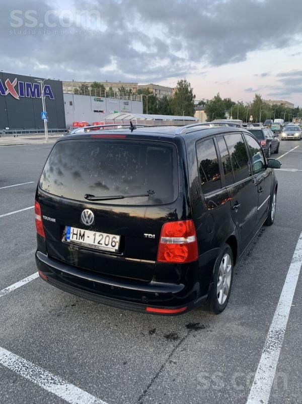 Melns Volkswagen Touran 2004 Rīga, ar dzinēja tilpumu 2.00 L un nobraukumu 390 tūkst. km par 740 €, foto 5 vietnē AUTOMOTO.COM.LV
