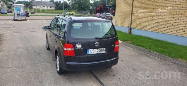 Melns Volkswagen Touran 2004 Tukums, ar dzinēja tilpumu 1.90 L un nobraukumu 279 tūkst. km par 1590 €, foto 6 vietnē AUTOMOTO.COM.LV