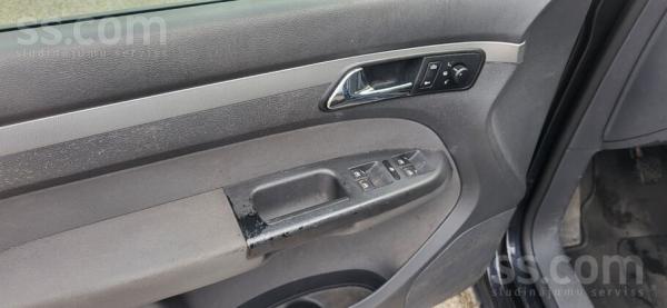 Melns Volkswagen Touran 2004 Tukums, ar dzinēja tilpumu 1.90 L un nobraukumu 279 tūkst. km par 1590 €, foto 10 vietnē AUTOMOTO.COM.LV