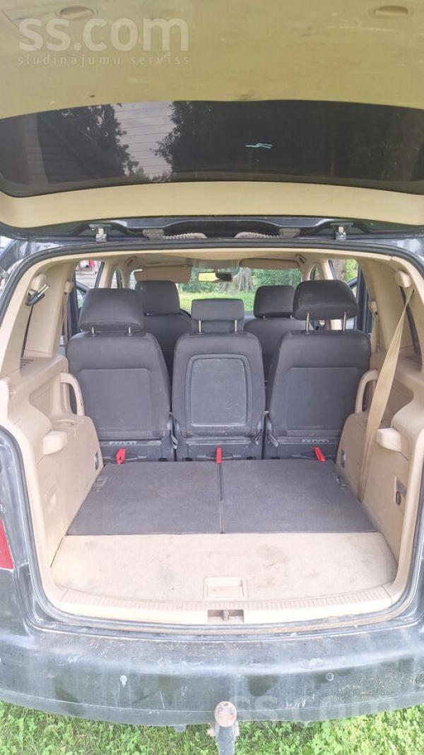 Черный Фольксваген Туран 2004 в Добеле, объемом двигателя 2.00 л и пробегом 436 тыс. км за 670 €, фото 5 на AUTOMOTO.COM.LV