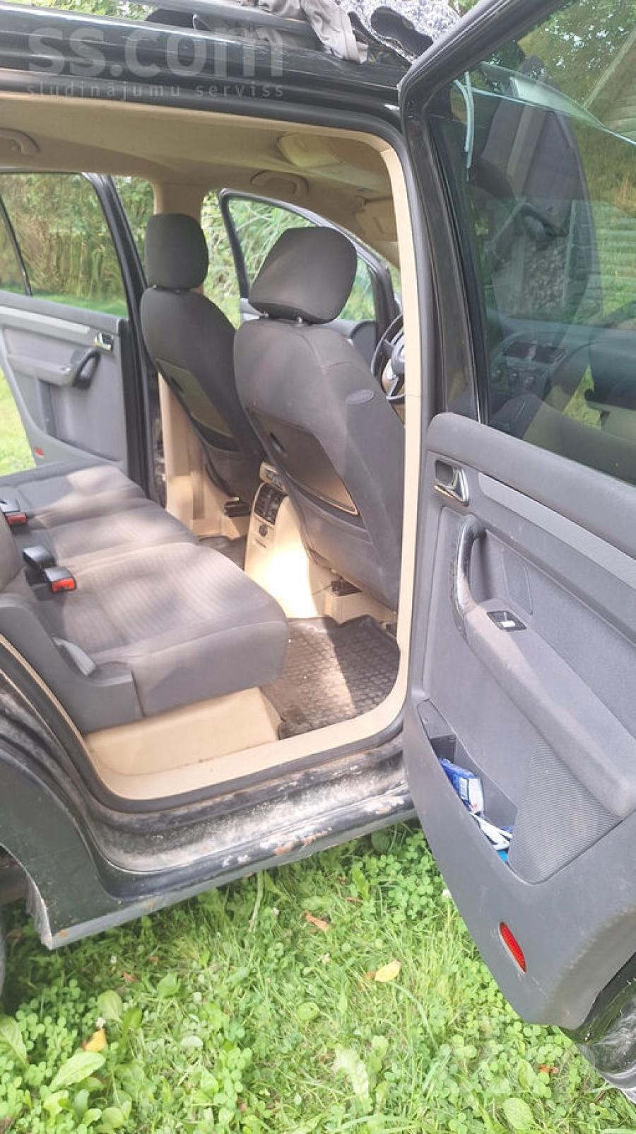 Melns Volkswagen Touran 2004 Dobele, ar dzinēja tilpumu 2.00 L un nobraukumu 436 tūkst. km par 670 €, foto 7 vietnē AUTOMOTO.COM.LV