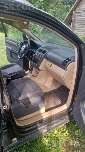 Melns Volkswagen Touran 2004 Dobele, ar dzinēja tilpumu 2.00 L un nobraukumu 436 tūkst. km par 670 €, foto 8 vietnē AUTOMOTO.COM.LV