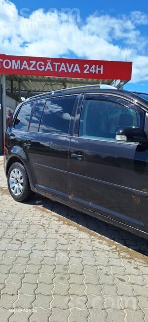 Melns Volkswagen Touran 2004 Dobele, ar dzinēja tilpumu 2.00 L un nobraukumu 436 tūkst. km par 670 €, foto 11 vietnē AUTOMOTO.COM.LV