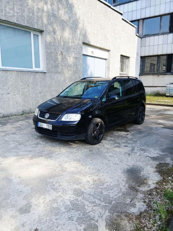 Melns Volkswagen Touran 2004 Rīga, ar dzinēja tilpumu 1.90 L un nobraukumu 307 tūkst. km par 2150 €, foto 1 vietnē AUTOMOTO.COM.LV