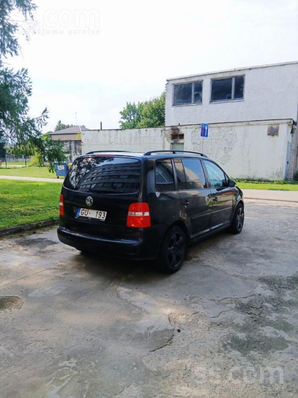 Melns Volkswagen Touran 2004 Rīga, ar dzinēja tilpumu 1.90 L un nobraukumu 307 tūkst. km par 2150 €, foto 4 vietnē AUTOMOTO.COM.LV