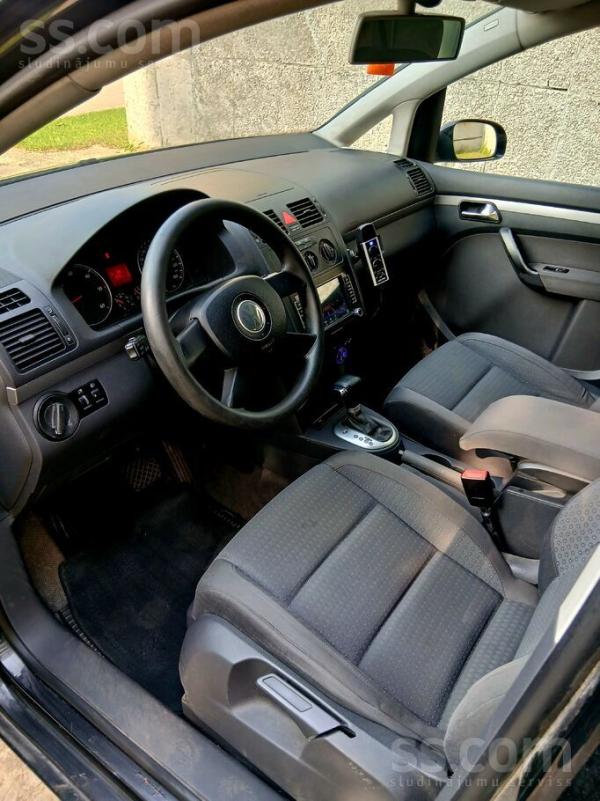 Melns Volkswagen Touran 2004 Rīga, ar dzinēja tilpumu 1.90 L un nobraukumu 307 tūkst. km par 2150 €, foto 5 vietnē AUTOMOTO.COM.LV