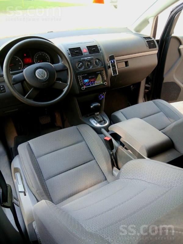 Melns Volkswagen Touran 2004 Rīga, ar dzinēja tilpumu 1.90 L un nobraukumu 307 tūkst. km par 2150 €, foto 7 vietnē AUTOMOTO.COM.LV