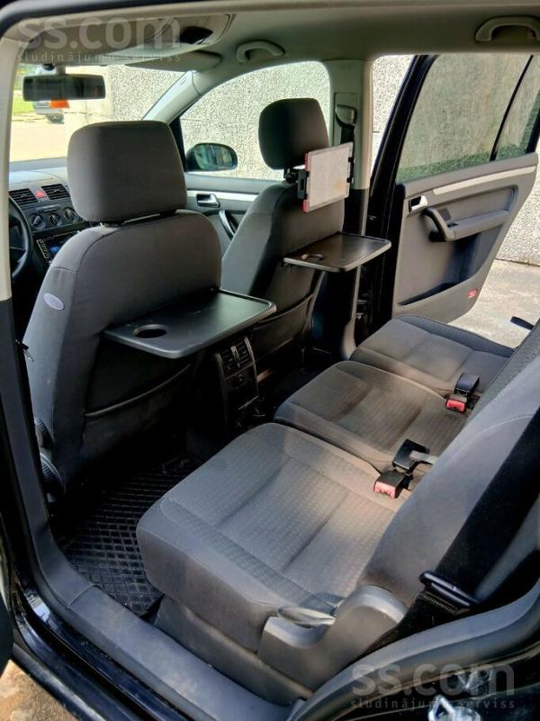 Melns Volkswagen Touran 2004 Rīga, ar dzinēja tilpumu 1.90 L un nobraukumu 307 tūkst. km par 2150 €, foto 10 vietnē AUTOMOTO.COM.LV