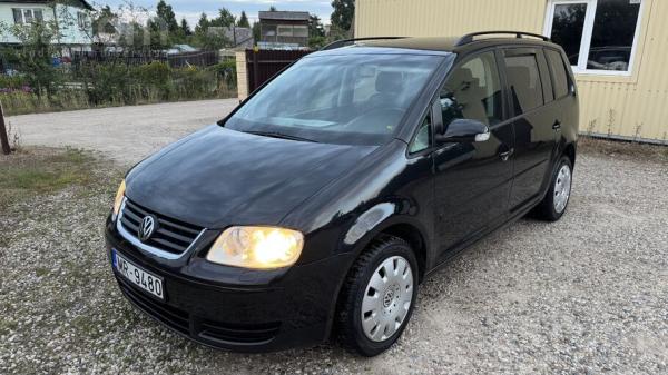 Черный Фольксваген Туран 2004 в Резекне, объемом двигателя 1.90 л и пробегом 305 тыс. км за 2150 €, фото 1 на AUTOMOTO.COM.LV