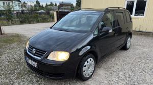 Melns Volkswagen Touran 2004 Rēzekne, ar dzinēja tilpumu 1.90 L un nobraukumu 305 tūkst. km par 2150 €, foto  vietnē AUTOMOTO.COM.LV