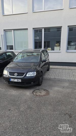 Black Volkswagen Touran 2004 in Marijampole, with an engine capacity of 2.00 L and mileage of 364 thousand km for 1300 €, photo  on AUTOMOTO.COM.LV