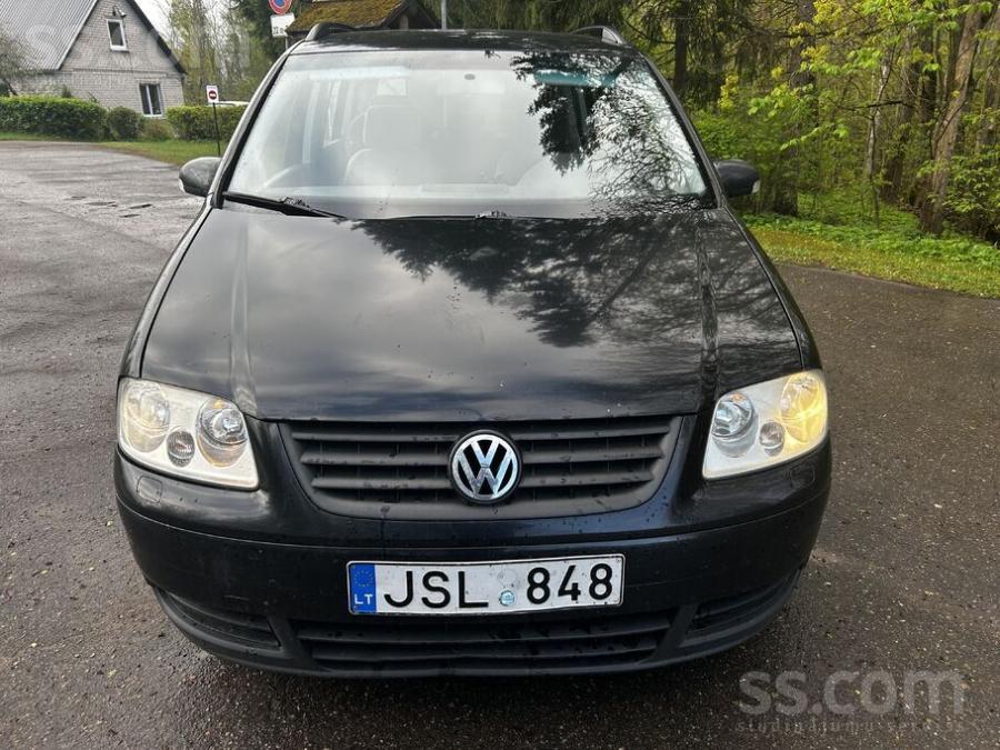 Melns Volkswagen Touran 2005 Daugavpils, ar dzinēja tilpumu 1.90 L un nobraukumu 370 tūkst. km par 3990 €, foto 1 vietnē AUTOMOTO.COM.LV