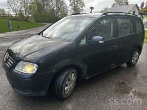 Melns Volkswagen Touran 2005 Daugavpils, ar dzinēja tilpumu 1.90 L un nobraukumu 370 tūkst. km par 3990 €, foto 3 vietnē AUTOMOTO.COM.LV