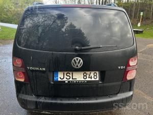 Melns Volkswagen Touran 2005 Daugavpils, ar dzinēja tilpumu 1.90 L un nobraukumu 370 tūkst. km par 3990 €, foto 5 vietnē AUTOMOTO.COM.LV