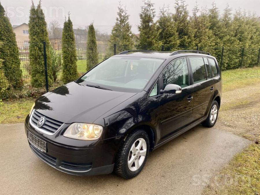 Melns Volkswagen Touran 2005 Rēzekne, ar dzinēja tilpumu 1.90 L un nobraukumu 349 tūkst. km par 2950 €, foto 2 vietnē AUTOMOTO.COM.LV