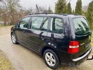 Melns Volkswagen Touran 2005 Rēzekne, ar dzinēja tilpumu 1.90 L un nobraukumu 349 tūkst. km par 2950 €, foto 5 vietnē AUTOMOTO.COM.LV