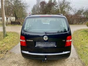 Melns Volkswagen Touran 2005 Rēzekne, ar dzinēja tilpumu 1.90 L un nobraukumu 349 tūkst. km par 2950 €, foto 7 vietnē AUTOMOTO.COM.LV