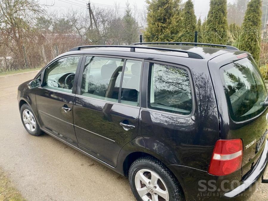 Melns Volkswagen Touran 2005 Rēzekne, ar dzinēja tilpumu 1.90 L un nobraukumu 349 tūkst. km par 2950 €, foto 9 vietnē AUTOMOTO.COM.LV