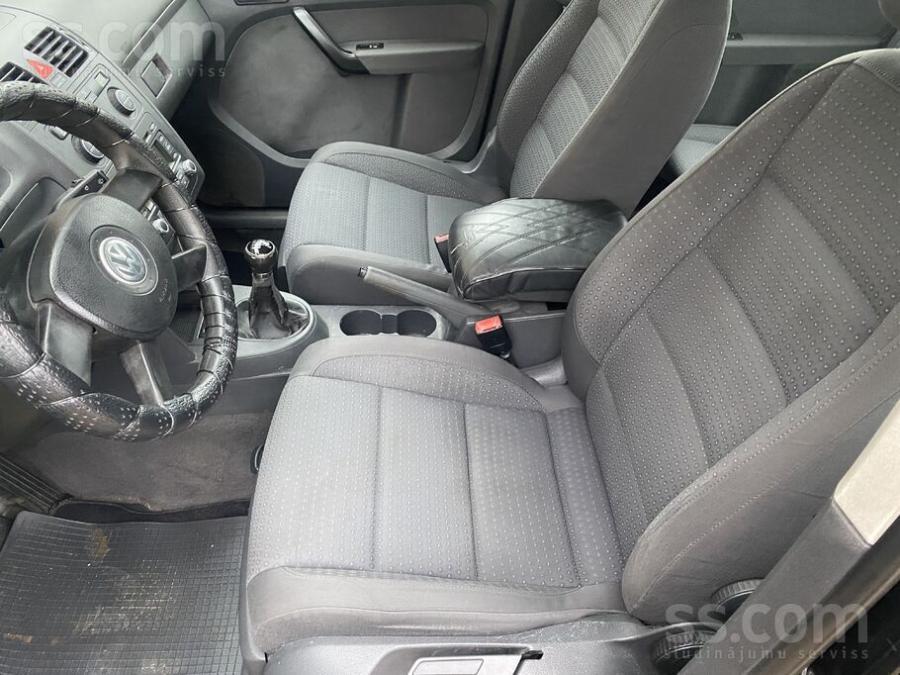 Melns Volkswagen Touran 2005 Rēzekne, ar dzinēja tilpumu 1.90 L un nobraukumu 349 tūkst. km par 2950 €, foto 11 vietnē AUTOMOTO.COM.LV