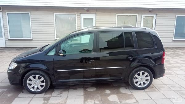 Black Volkswagen Touran 2005 in Vilnius, with an engine capacity of 2.00 L and mileage of 251 thousand km for 4950 €, photo 2 on AUTOMOTO.COM.LV