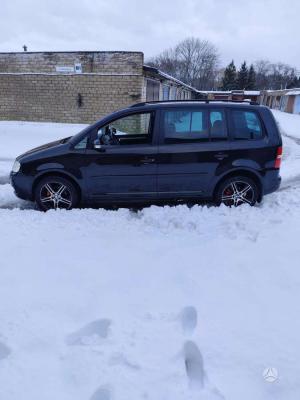 Melns Volkswagen Touran 2005 Kretinga, ar dzinēja tilpumu 1.96 L un nobraukumu 358 tūkst. km par 2000 €, foto 3 vietnē AUTOMOTO.COM.LV