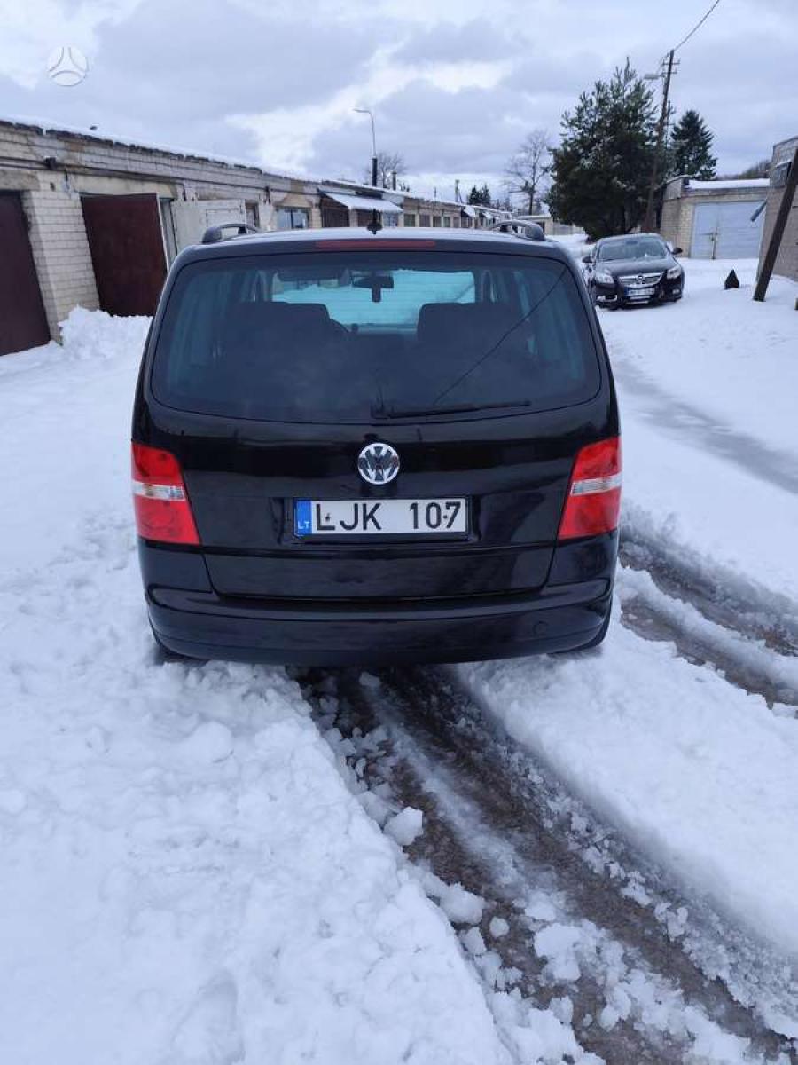 Melns Volkswagen Touran 2005 Kretinga, ar dzinēja tilpumu 1.96 L un nobraukumu 358 tūkst. km par 2000 €, foto 6 vietnē AUTOMOTO.COM.LV