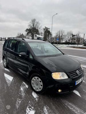 Melns Volkswagen Touran 2005 Viļņa, ar dzinēja tilpumu 1.90 L un nobraukumu 280 tūkst. km par 1850 €, foto 3 vietnē AUTOMOTO.COM.LV