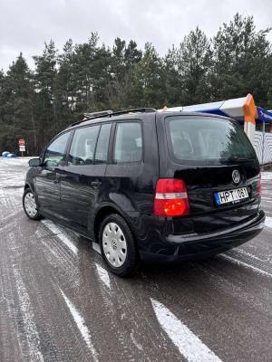 Melns Volkswagen Touran 2005 Viļņa, ar dzinēja tilpumu 1.90 L un nobraukumu 280 tūkst. km par 1850 €, foto 7 vietnē AUTOMOTO.COM.LV