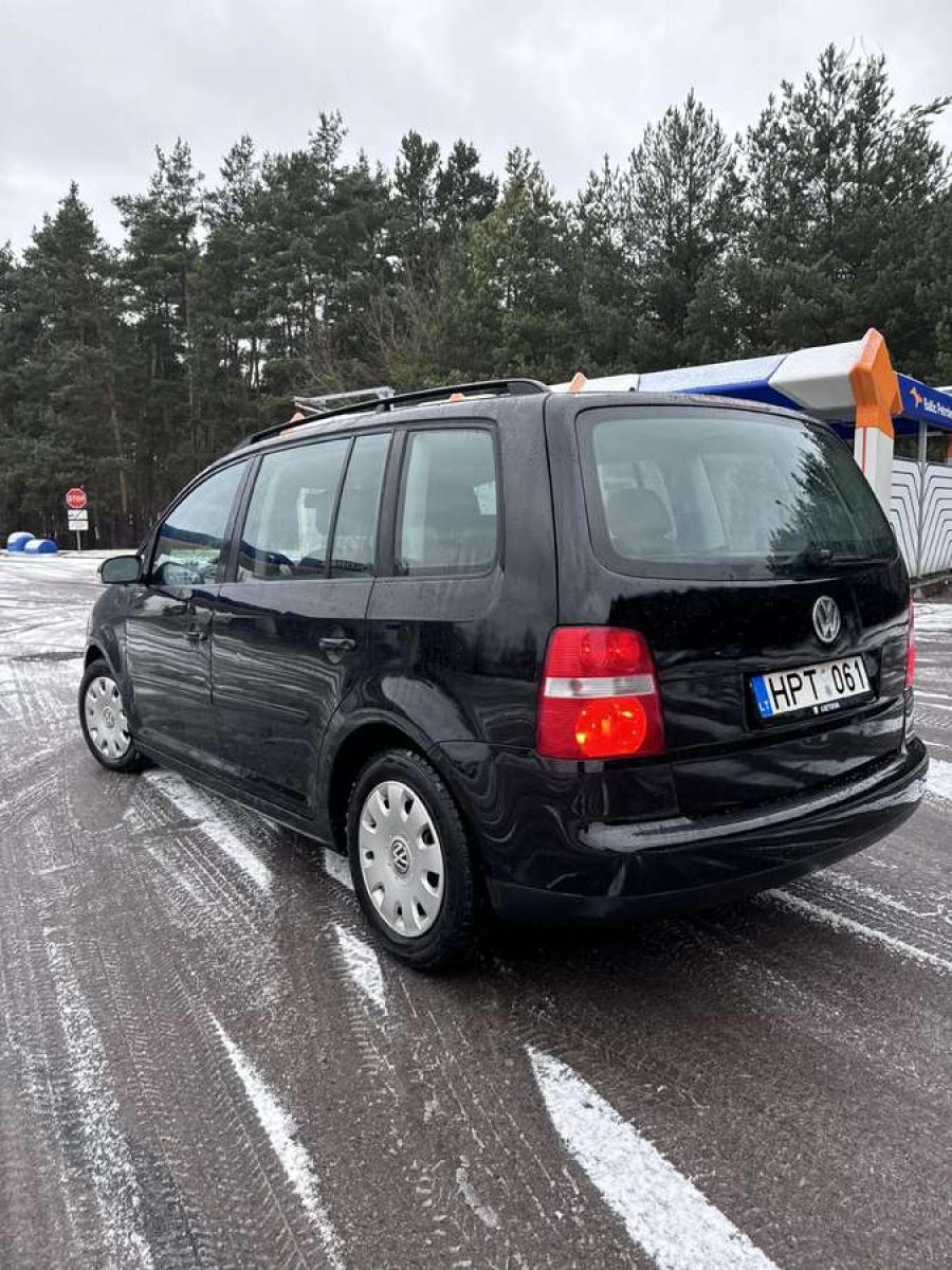 Melns Volkswagen Touran 2005 Viļņa, ar dzinēja tilpumu 1.90 L un nobraukumu 280 tūkst. km par 1850 €, foto 7 vietnē AUTOMOTO.COM.LV