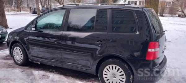Melns Volkswagen Touran 2005 Jūrmala, ar dzinēja tilpumu 2.00 L un nobraukumu 304 tūkst. km par 1490 €, foto 4 vietnē AUTOMOTO.COM.LV