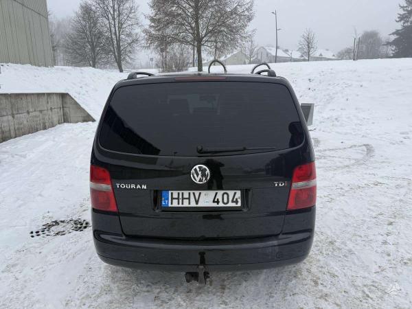 Melns Volkswagen Touran 2005 Alīta, ar dzinēja tilpumu 1.90 L un nobraukumu 320 tūkst. km par 2100 €, foto 5 vietnē AUTOMOTO.COM.LV