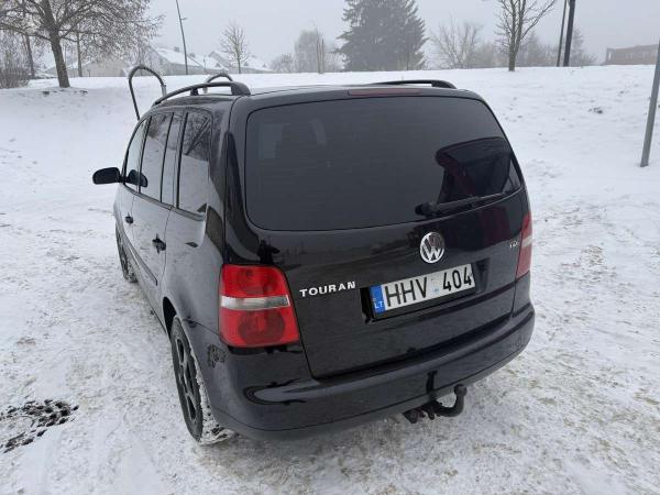 Melns Volkswagen Touran 2005 Alīta, ar dzinēja tilpumu 1.90 L un nobraukumu 320 tūkst. km par 2100 €, foto 6 vietnē AUTOMOTO.COM.LV
