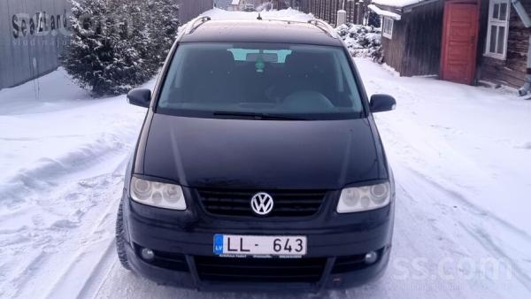 Black Volkswagen Touran 2005 in Cesis, with an engine capacity of 2.00 L and mileage of 314 thousand km for 2400 €, photo 2 on AUTOMOTO.COM.LV